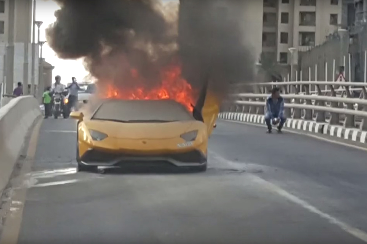 Fire Lamborghini Aventador